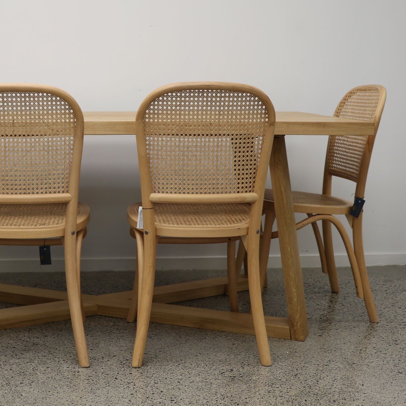 11681-arizona-dining-table-close-up | Palette Design